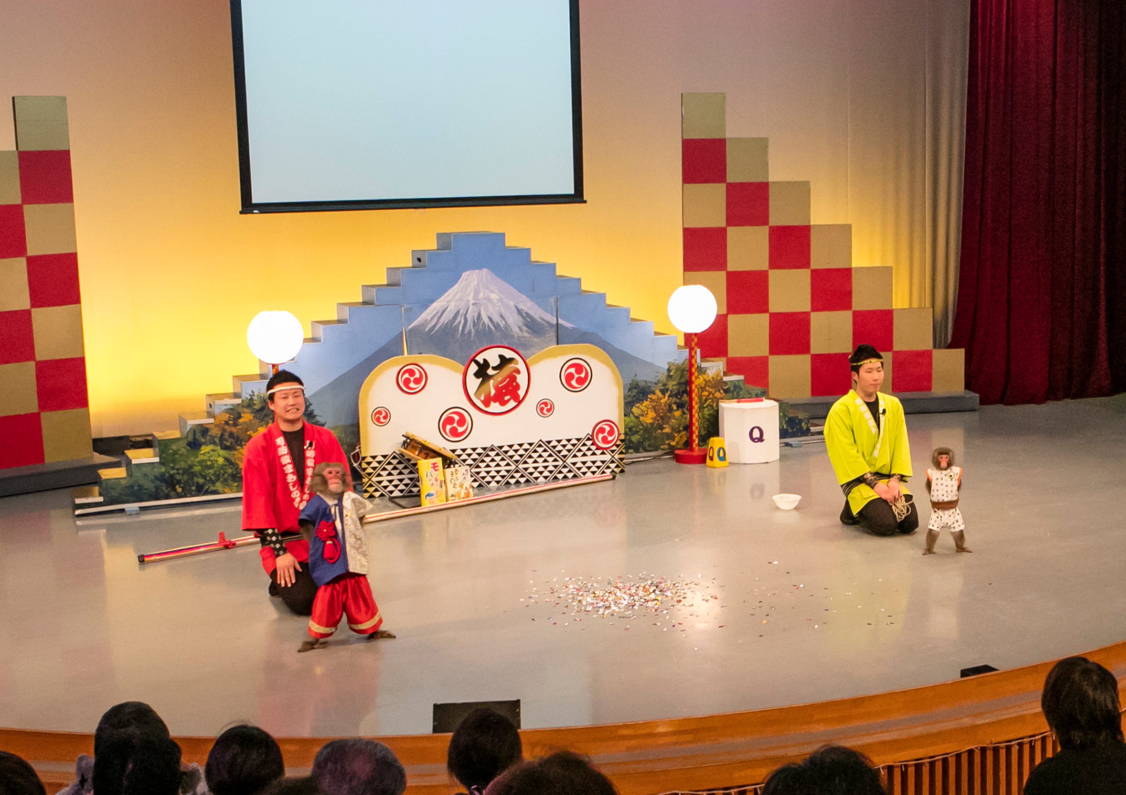 劇場紹介｜阿蘇猿まわし劇場